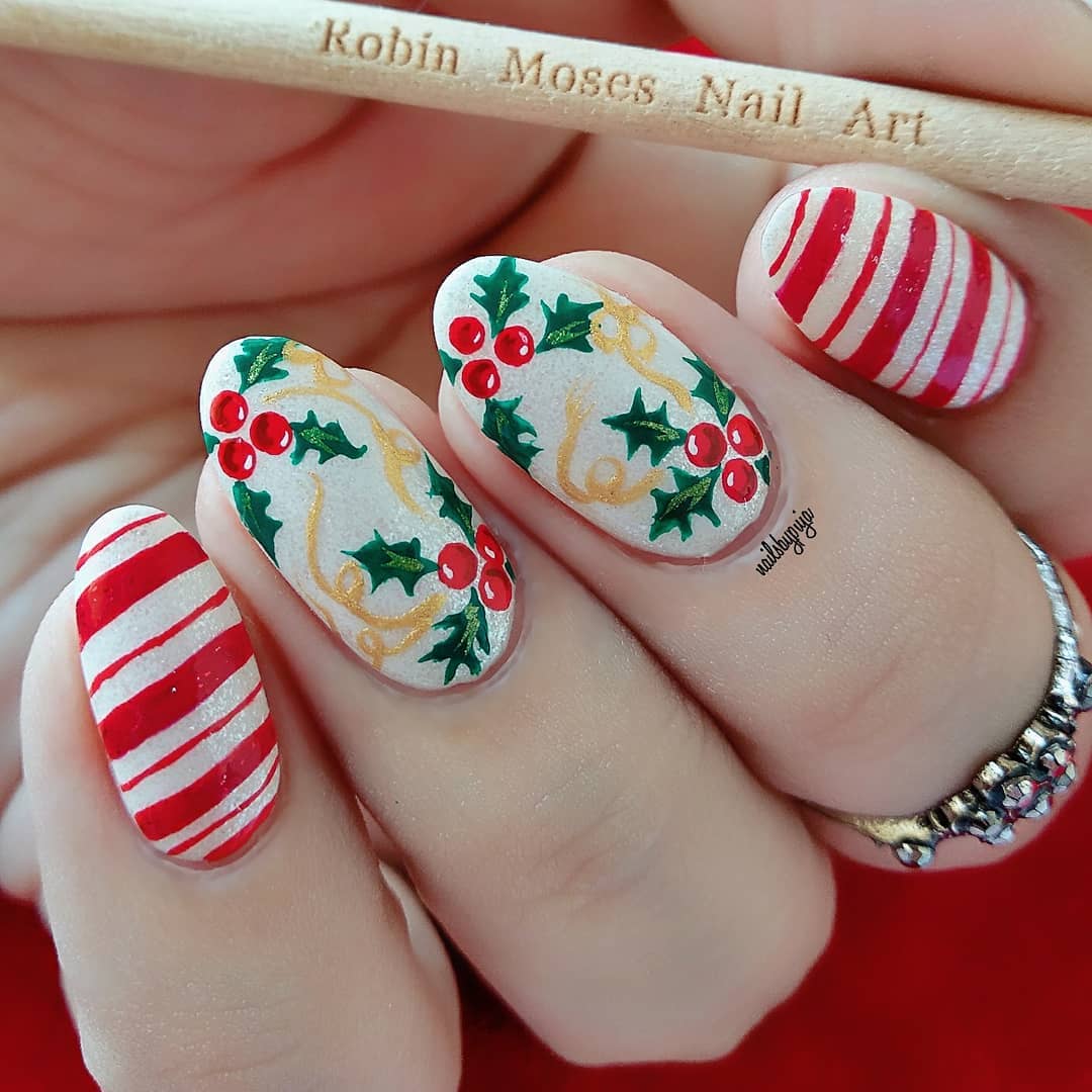 25 Christmas Nails to Make Your Holiday Extra Sparkly!
